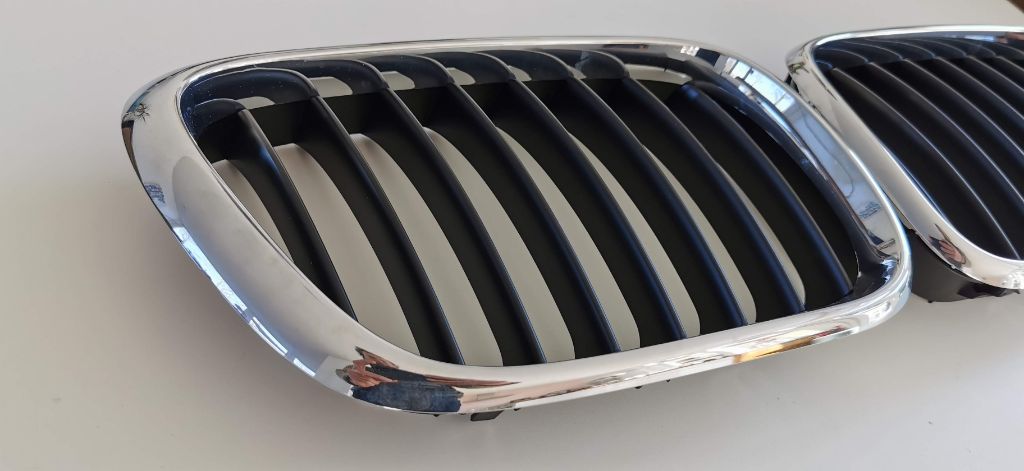 BMW X5 E53 Grill 51138247675 + 51138247676 : BMW onderdelen